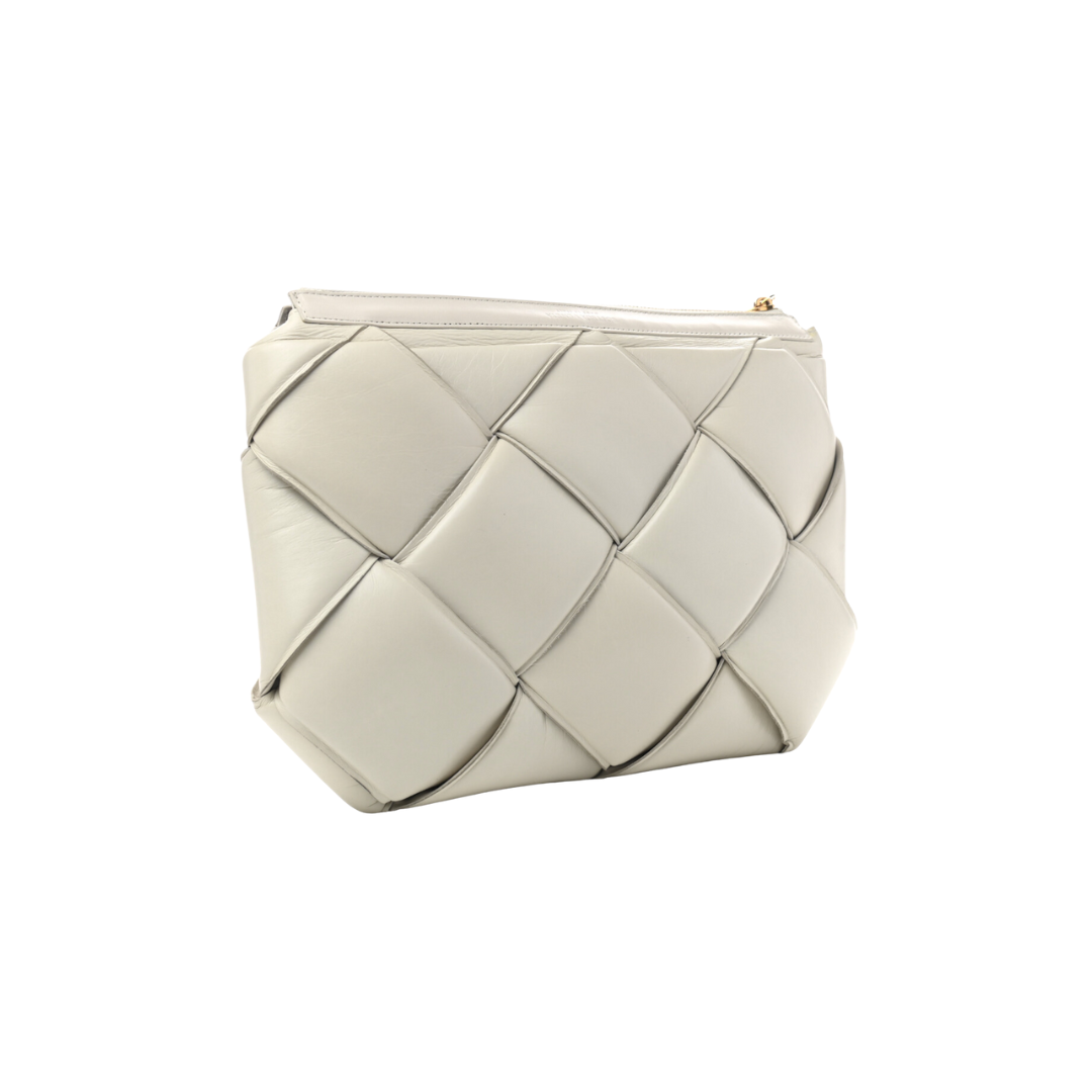 BOTTEGA VENETA MAXI INTRECCIATO PADDED CLUTCH | Front Row Style